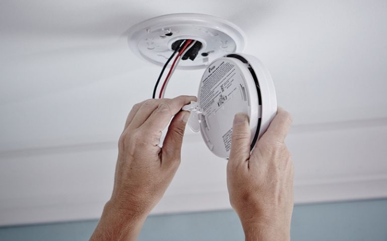 How To Reset Smoke Detector? - Troubleshooting Guide - How To Fix It