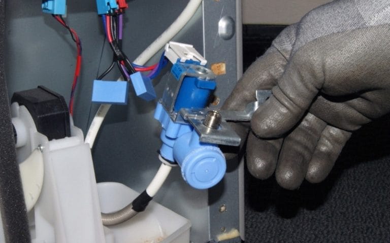 How To Fix Amana Ice Maker Freezing Up - Troubleshooting Guide - How To ...