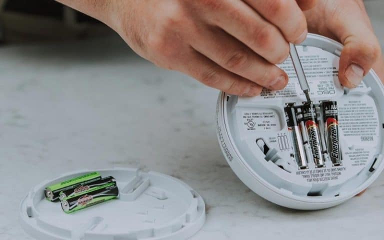 How To Reset Smoke Detector? – Troubleshooting Guide – DIY Appliance ...